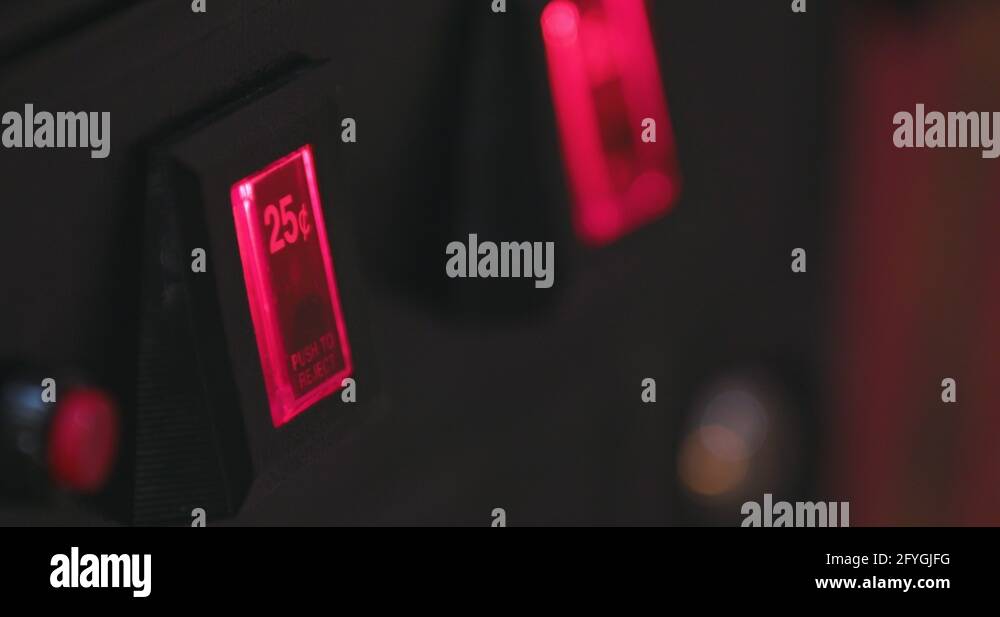 Inserting quarter Stock Videos & Footage - HD and 4K Video Clips - Alamy