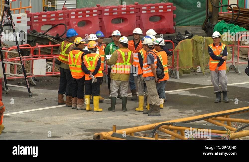 Construction site safety briefing Stock Videos & Footage - HD and 4K Video Clips - Alamy