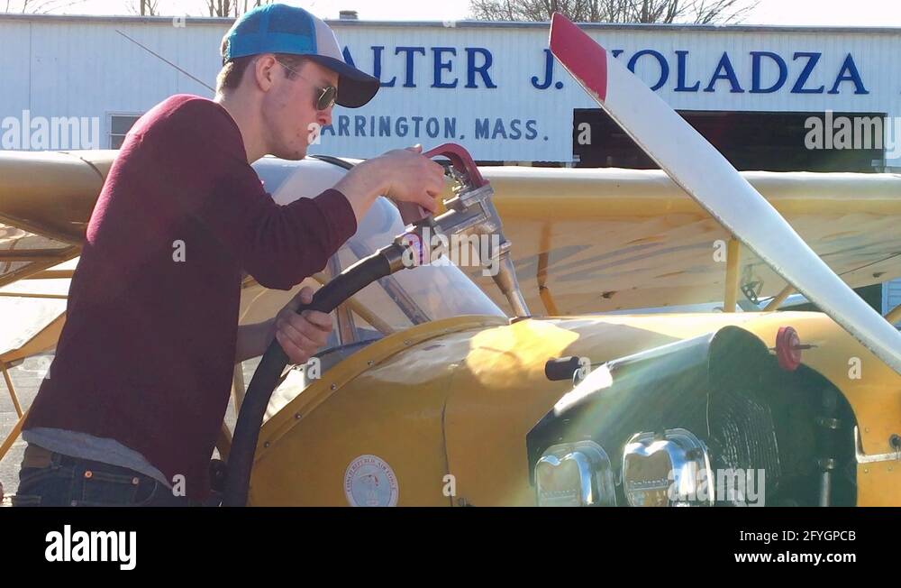 Piper cub airplane Stock Videos & Footage - HD and 4K Video Clips - Alamy