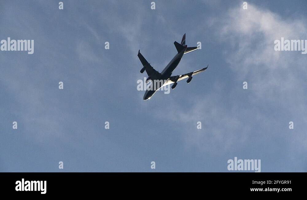 Jet airliner in flight Stock Videos & Footage - HD and 4K Video Clips ...