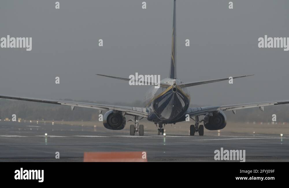 Boeing 737 800 Stock Videos & Footage - HD and 4K Video Clips - Alamy