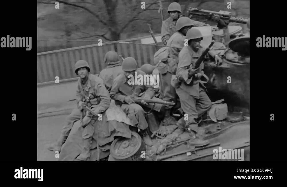 Tank ww2 soldiers Stock Videos & Footage - HD and 4K Video Clips - Alamy