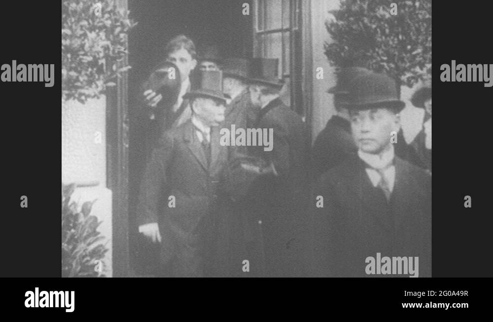 Crowded wire Stock Videos & Footage - HD and 4K Video Clips - Alamy