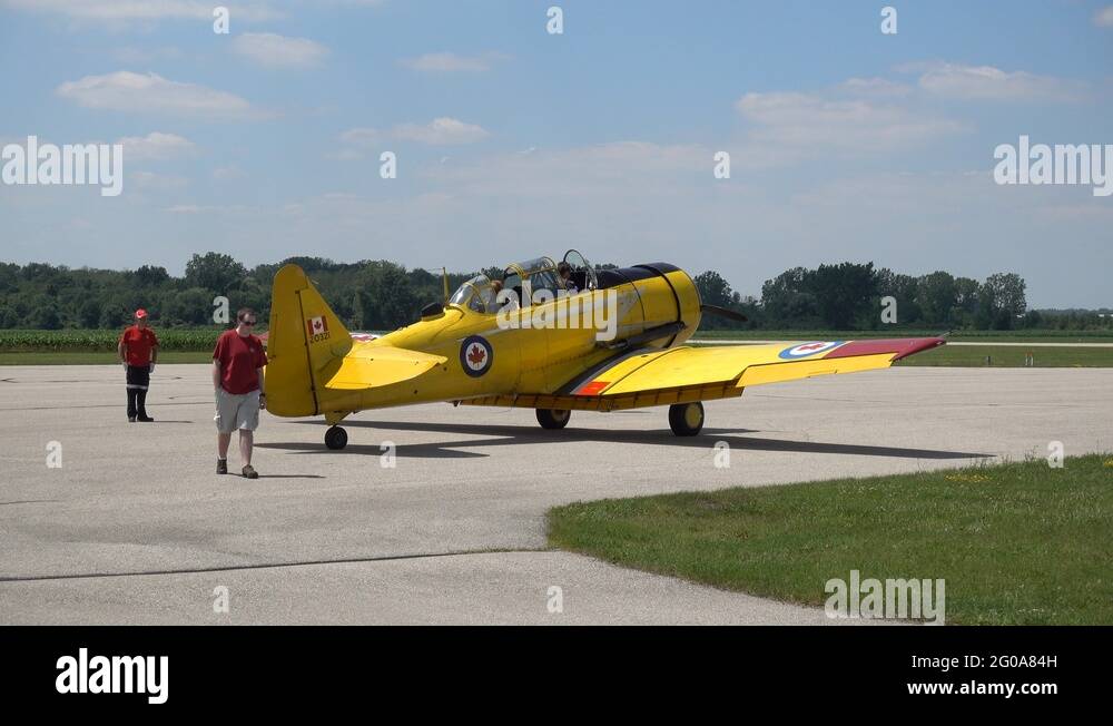A Harvard MK4 Of The Canadian Harvard Aircraft Association Tillsonburg ...
