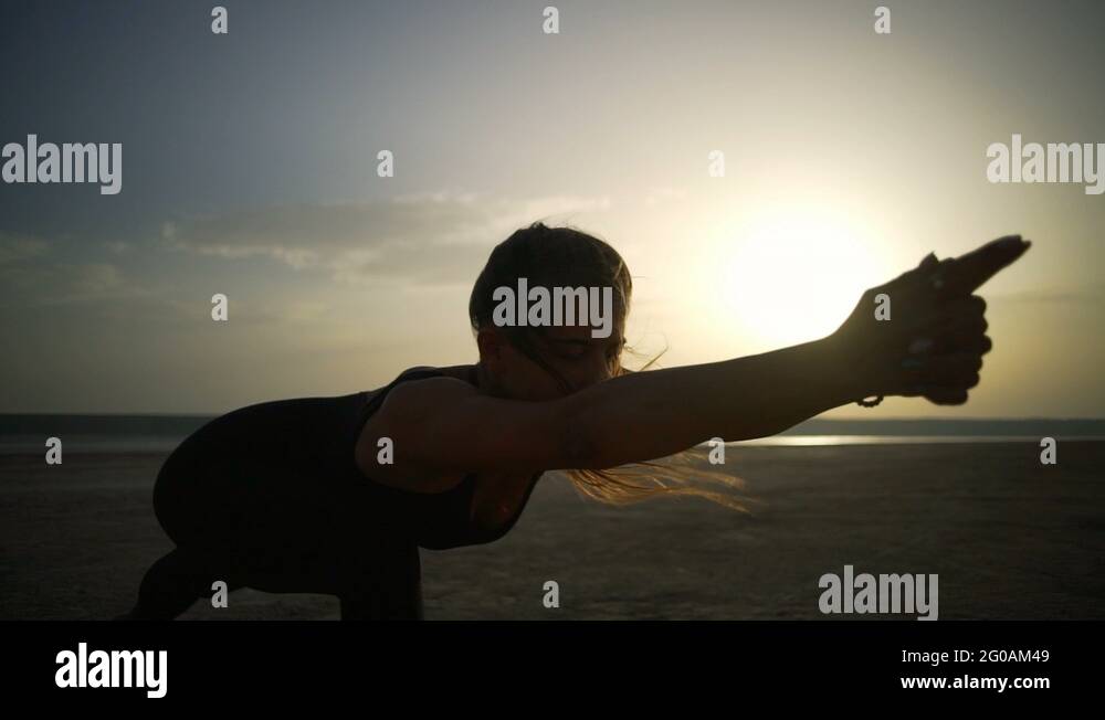 Pose teamwork Stock Videos & Footage - HD and 4K Video Clips - Alamy