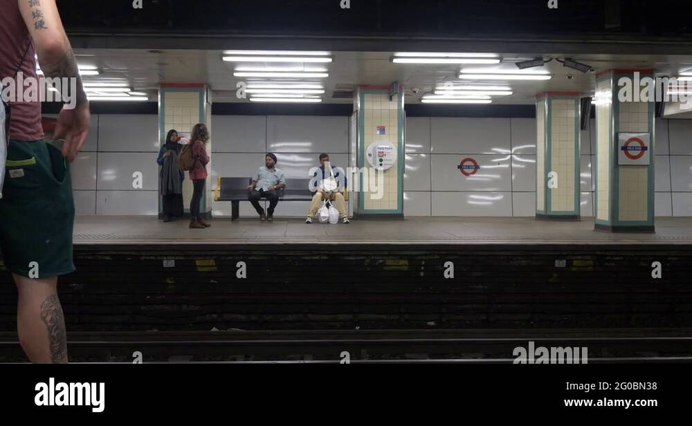 People Waiting Subway Platform underground London England Stock Video ...