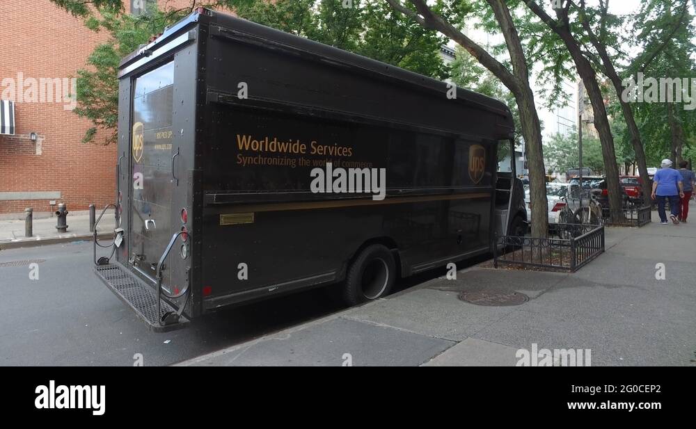 Ups logo on truck Stock Videos & Footage - HD and 4K Video Clips - Alamy
