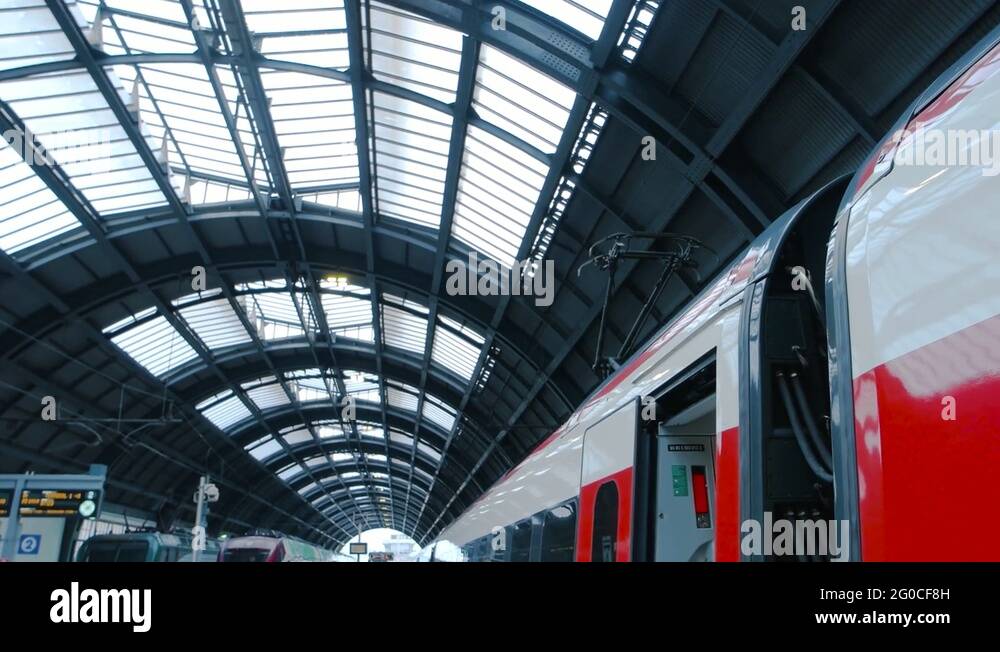 Train platform Stock Videos & Footage - HD and 4K Video Clips - Alamy