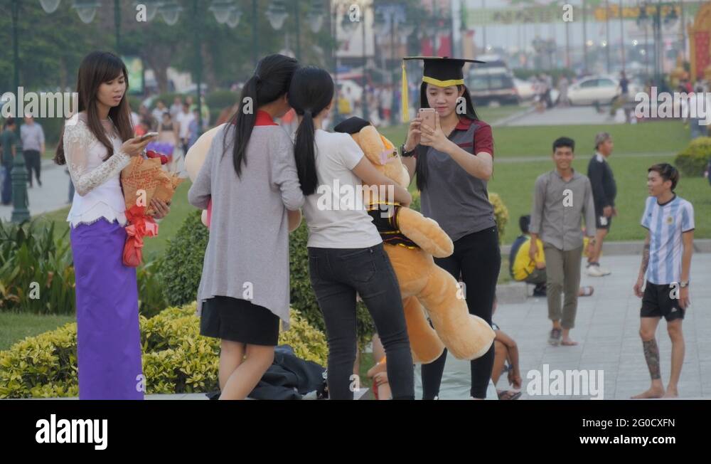 Cambodian graduation students photographing,Phnom Penh,Cambodia Stock ...