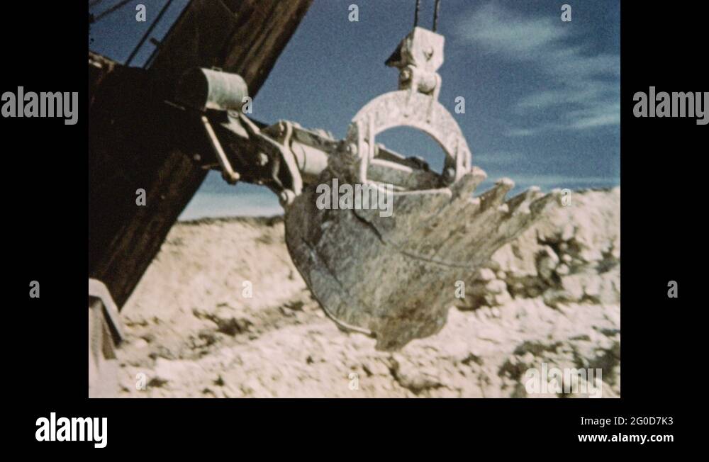 Shovel crane Stock Videos & Footage - HD and 4K Video Clips - Alamy