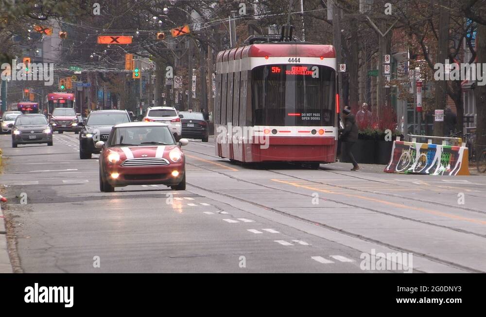 Toronto transit bike pedestrian and streetcar priority on King street ...