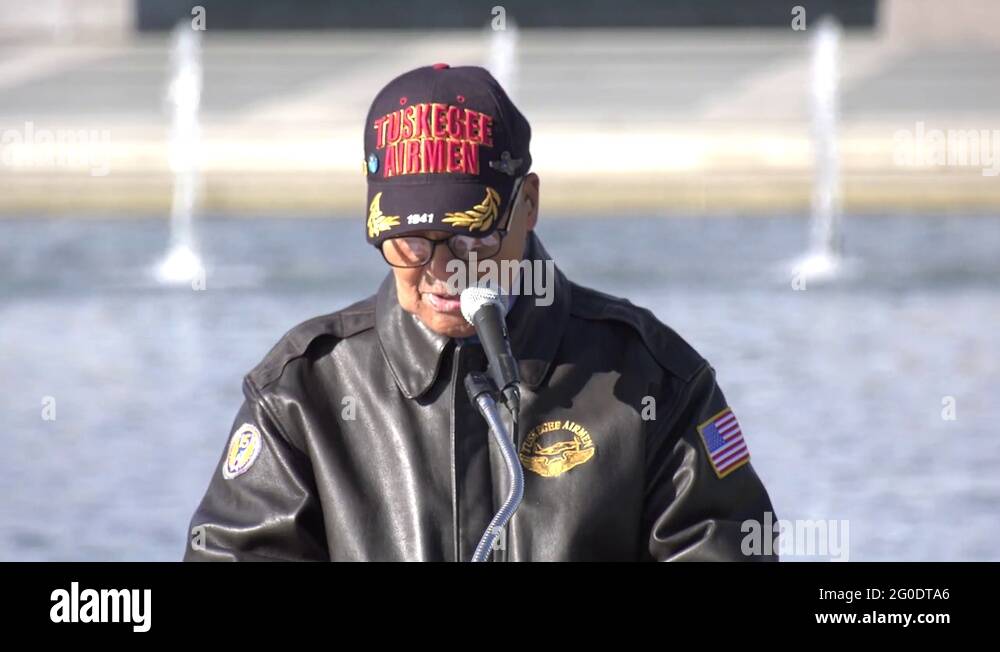 Tuskegee Airmen Colonel Charles McGee speaks at a WWII ceremony Stock ...