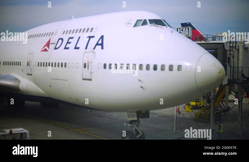 Boeing 777 wide body aircraft Stock Videos & Footage - HD and 4K Video ...