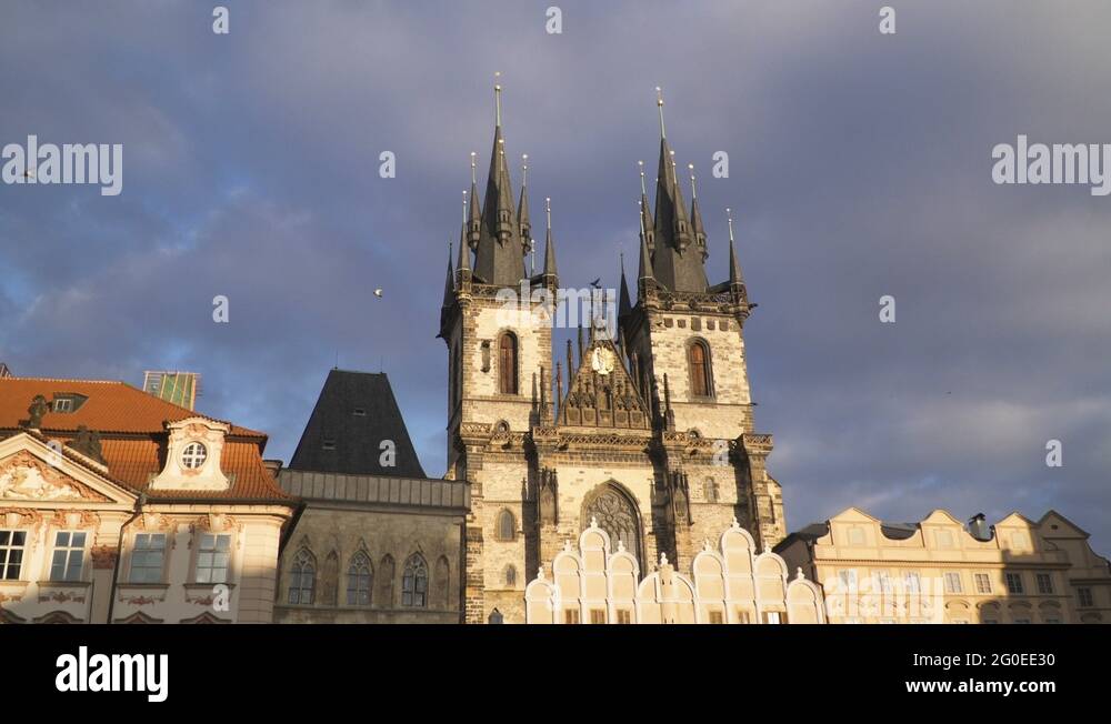 Pigeons fly in square Stock Videos & Footage - HD and 4K Video Clips ...