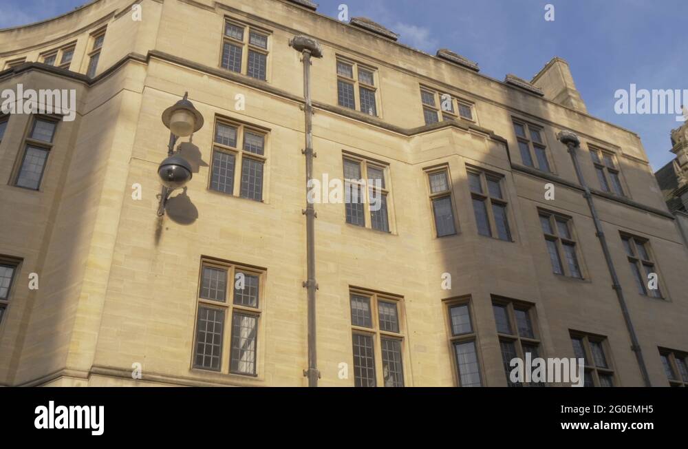 Tom Tower, bell tower designed by Christopher Wren on Aldates, Oxford ...