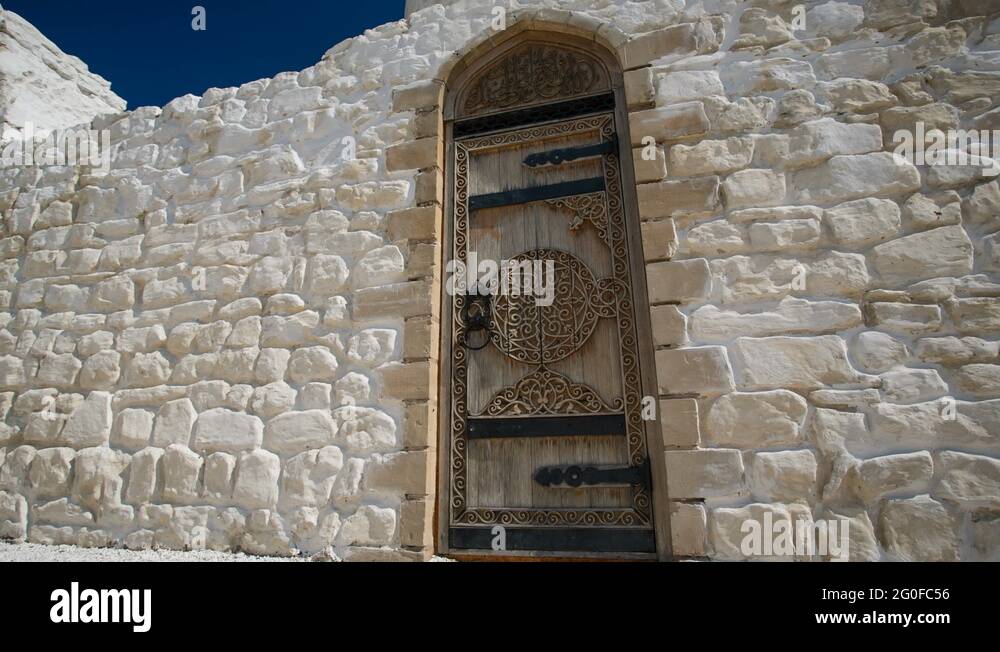 Historical door Stock Videos & Footage - HD and 4K Video Clips - Alamy