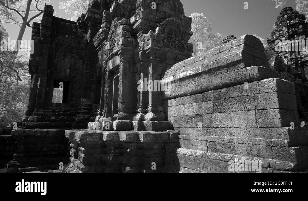 Steadicam gimbaling around the Wat Thommanon in the Angkor Wat ...