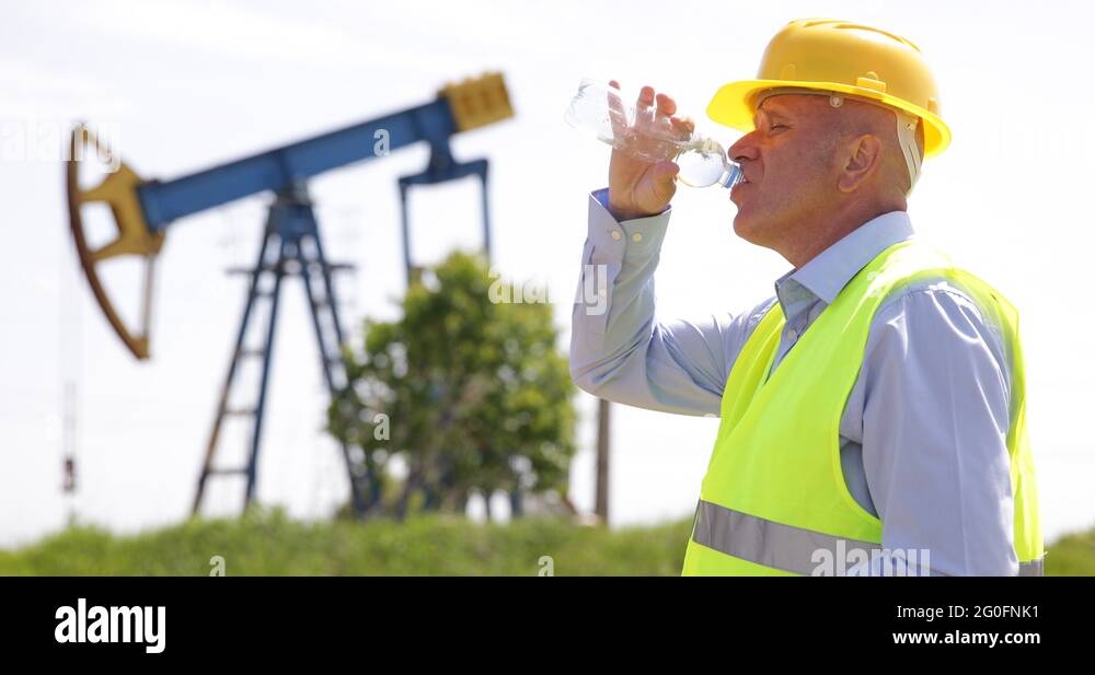 Technicianemployee Stock Videos & Footage - HD and 4K Video Clips - Alamy