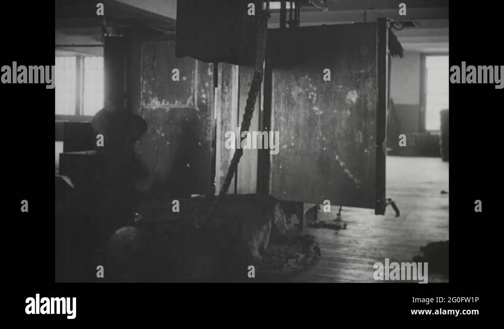 Compressing device Stock Videos & Footage - HD and 4K Video Clips - Alamy