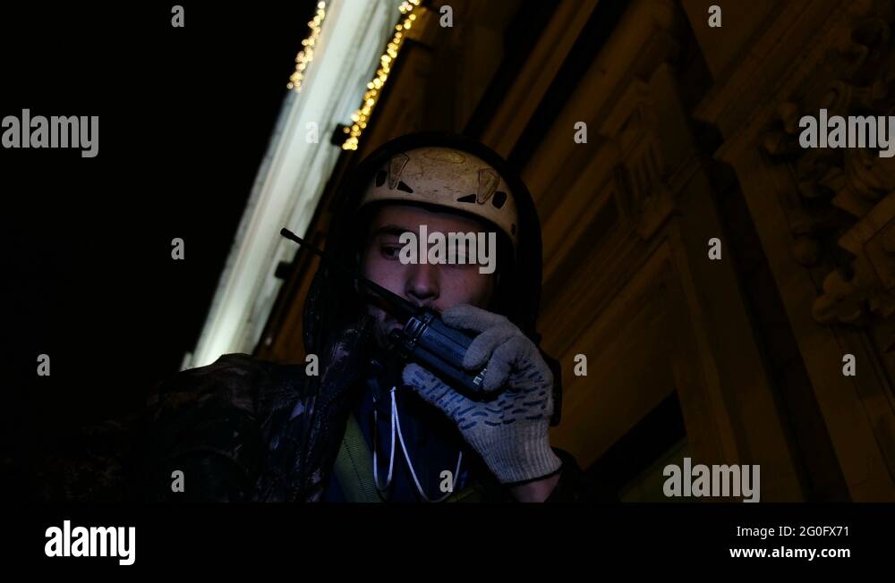 Crane rigger radio Stock Videos & Footage - HD and 4K Video Clips - Alamy