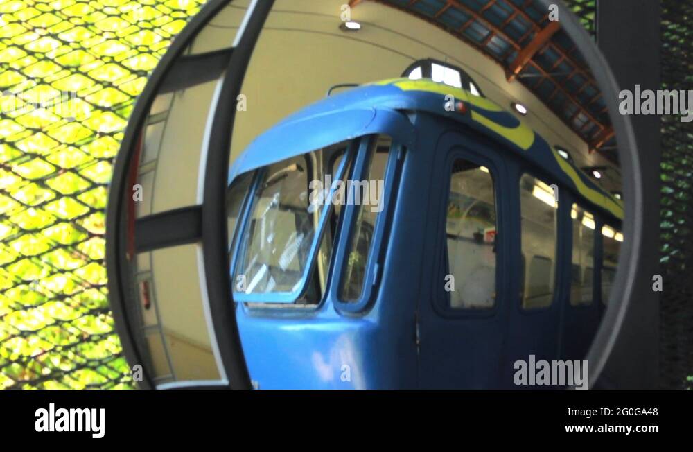 Trains on platform Stock Videos & Footage - HD and 4K Video Clips - Alamy