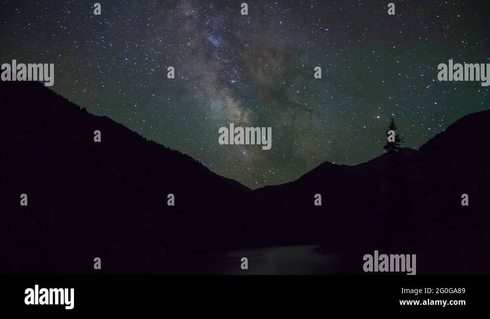 Milky way over water Stock Videos & Footage - HD and 4K Video Clips - Alamy