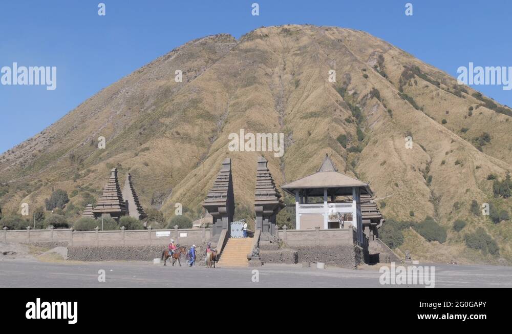 Javanese temple Stock Videos & Footage - HD and 4K Video Clips - Alamy