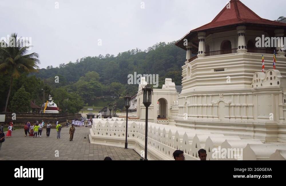 Fascinating architecture of the Sacred Buddha Tooth Relic Temple in ...