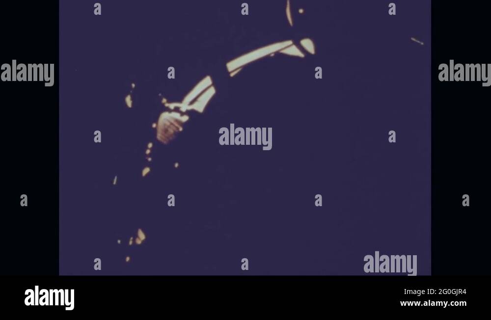 WW2 - Gunner of B-17 aircraft rotate turret Stock Video Footage - Alamy