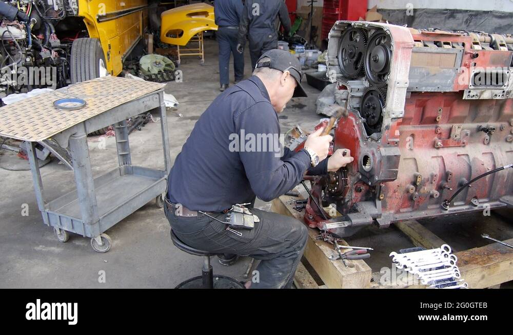 Semi truck engine Stock Videos & Footage - HD and 4K Video Clips - Alamy