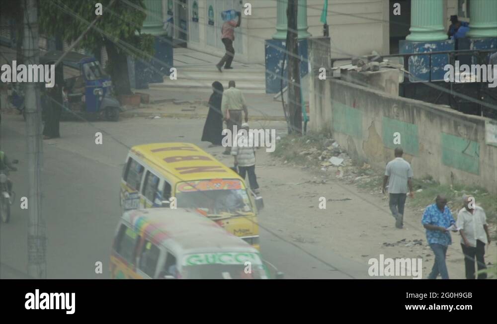 Buses stop Stock Videos & Footage - HD and 4K Video Clips - Alamy