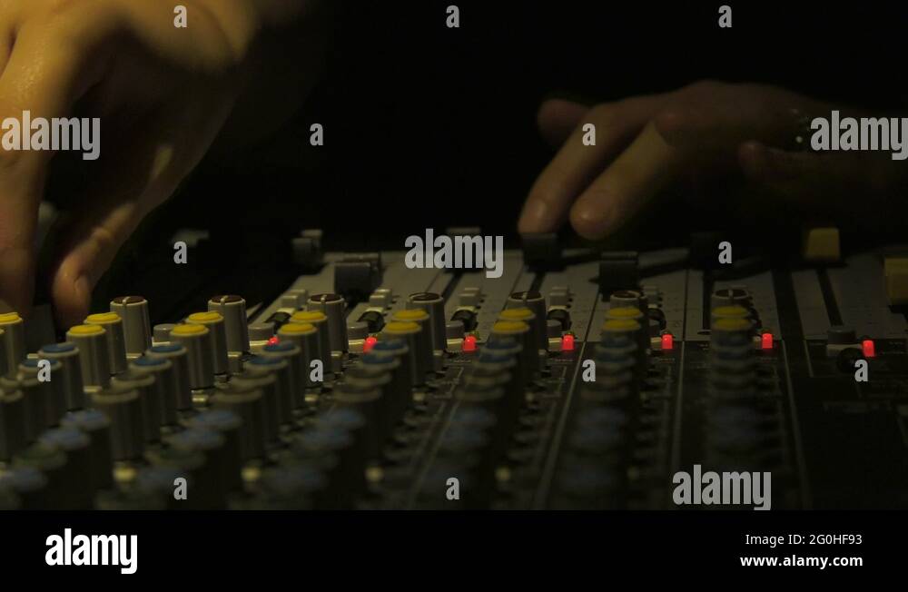 Soundboard 4k Stock Videos & Footage - HD and 4K Video Clips - Alamy