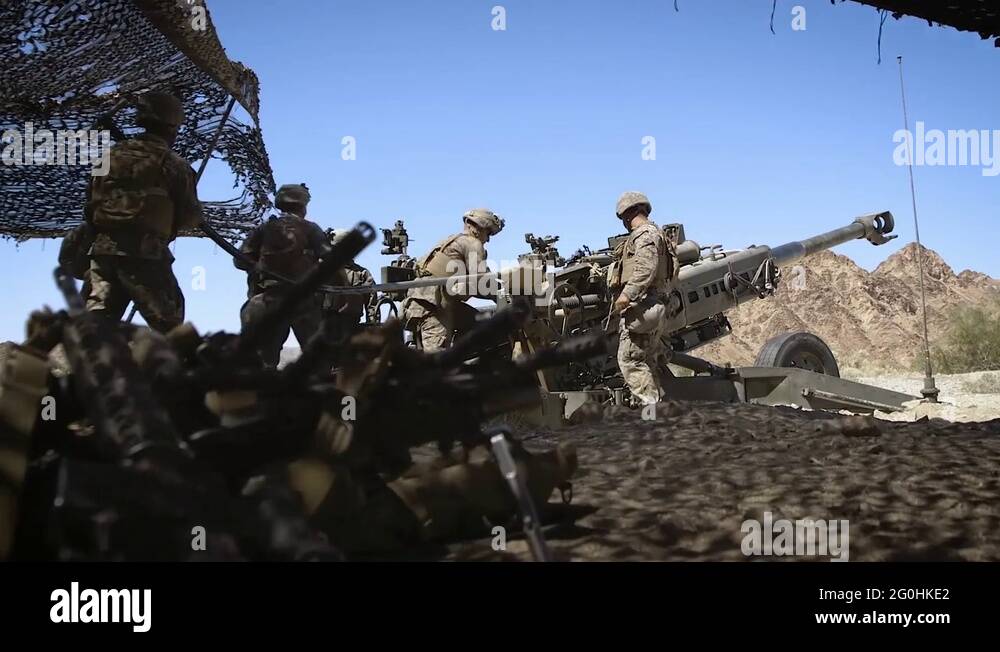 Artillery support load shells in M777 Howitzers for firing - 2017 Stock ...