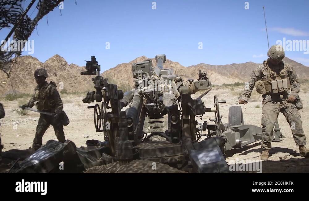 Artillery support load shells in M777 Howitzers for firing - 2017 Stock ...