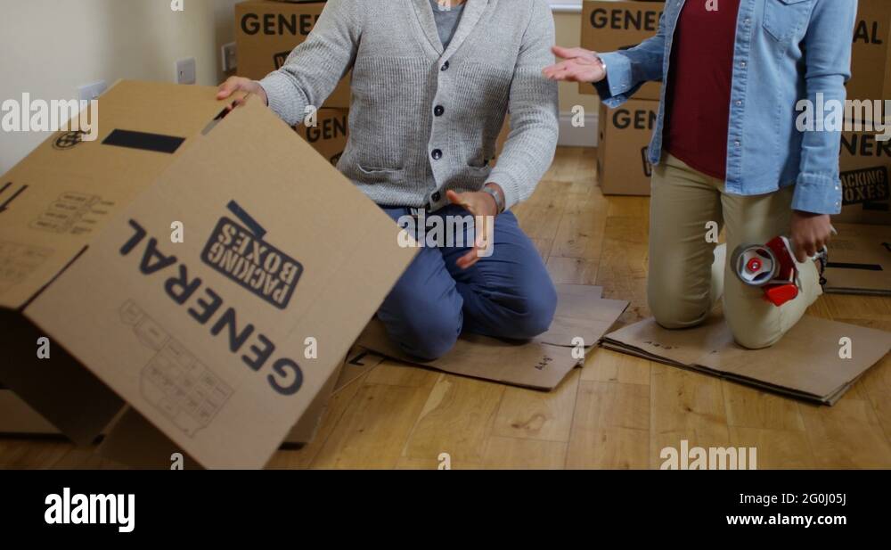 Packing up boxes Stock Videos & Footage - HD and 4K Video Clips - Alamy
