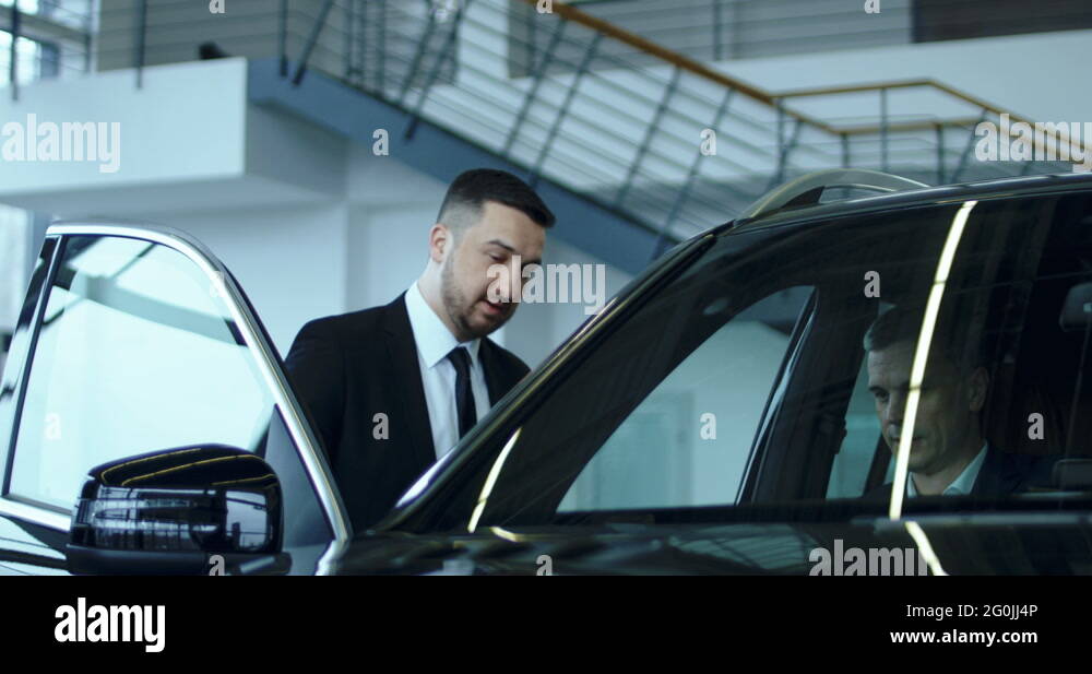 Presenting car Stock Videos & Footage - HD and 4K Video Clips - Alamy