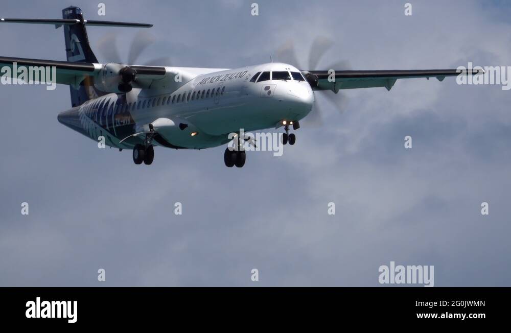 Twin engine props Stock Videos & Footage - HD and 4K Video Clips - Alamy