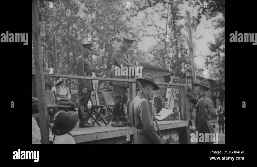 General Pershing presents graduation certificate to soldiers - 1921 ...
