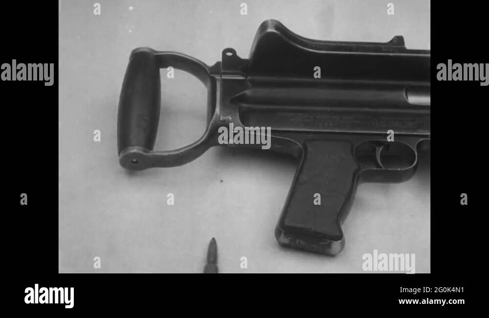 Video demonstrates the parts and assembly of Lewis gun - 1914 Stock ...