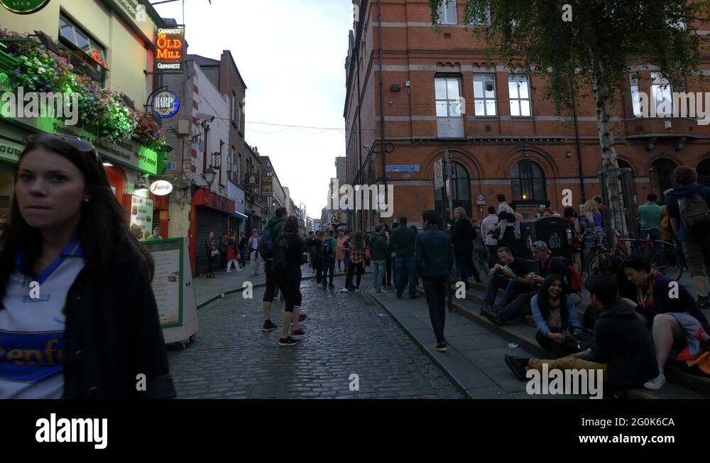 Temple bar square Stock Videos & Footage - HD and 4K Video Clips - Alamy