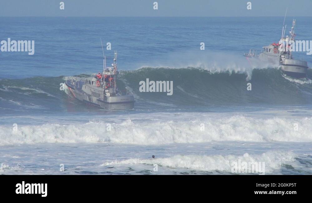 Jumping boats Stock Videos & Footage - HD and 4K Video Clips - Alamy