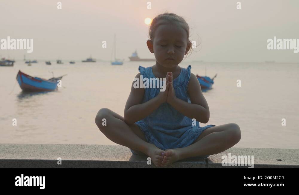 Turkish pose Stock Videos & Footage - HD and 4K Video Clips - Alamy