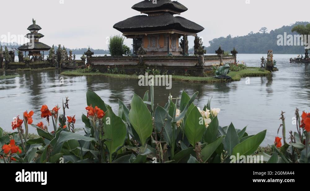 Ulun danu beratan temple bedugul Stock Videos & Footage - HD and 4K ...