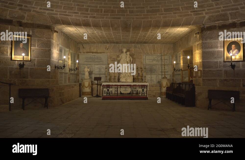 Crypt statue Stock Videos & Footage - HD and 4K Video Clips - Alamy