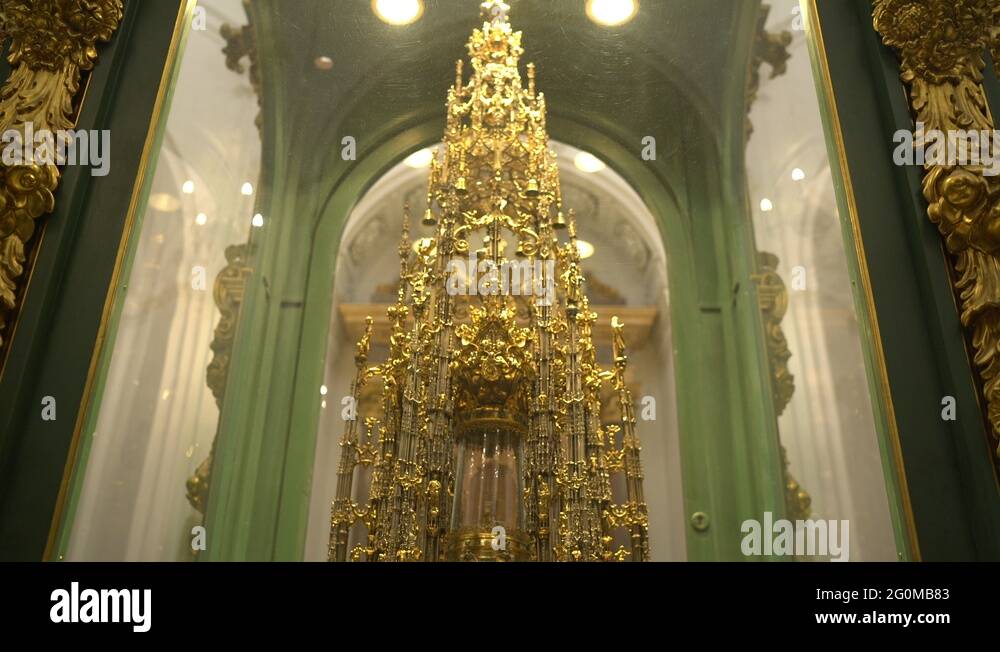 Golden chapel Stock Videos & Footage - HD and 4K Video Clips - Alamy