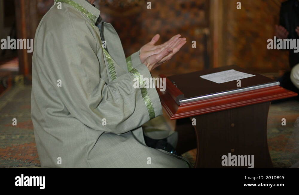 Mullah praying Stock Videos & Footage - HD and 4K Video Clips - Alamy