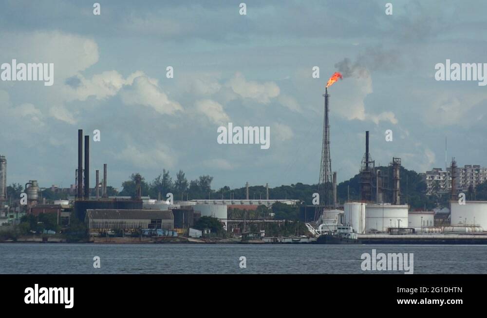 Gas refinery flame Stock Videos & Footage - HD and 4K Video Clips - Alamy