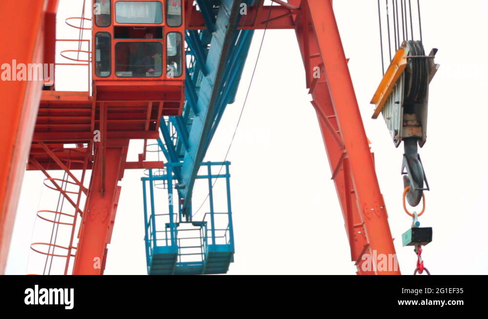 Gantry crane Stock Videos & Footage - HD and 4K Video Clips - Alamy