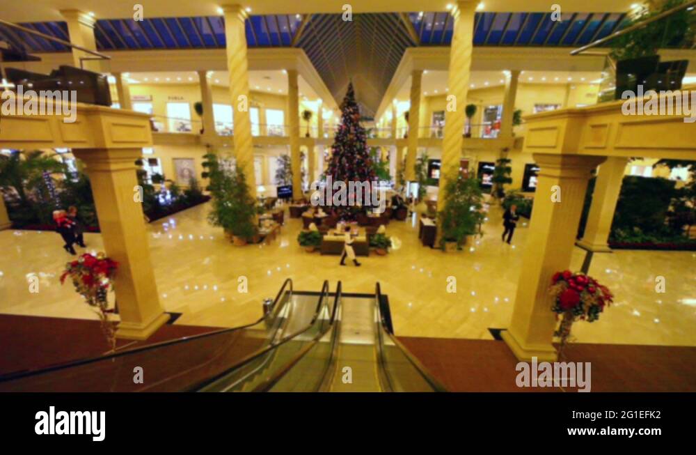 Two story mall Stock Videos & Footage - HD and 4K Video Clips - Alamy