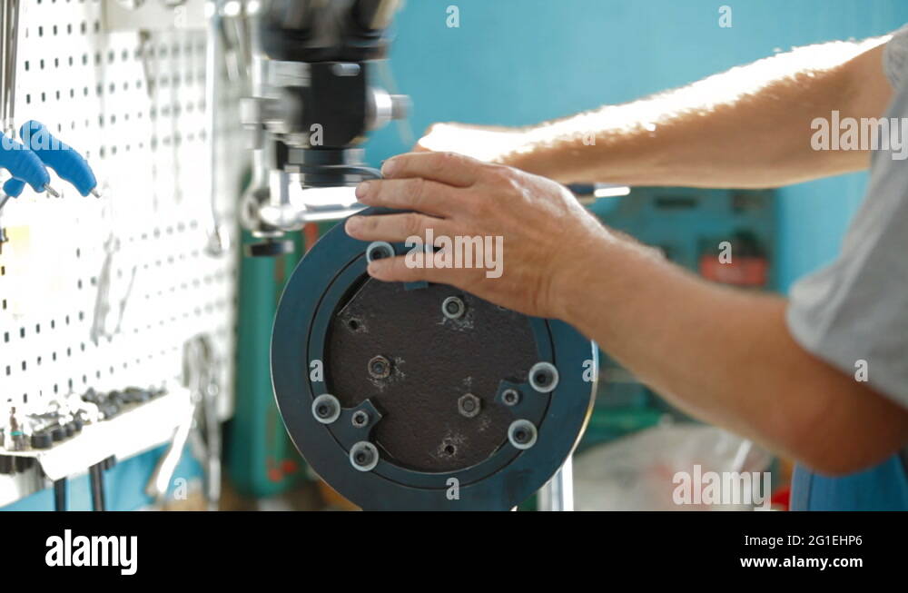 Tool cleaning Stock Videos & Footage - HD and 4K Video Clips - Alamy